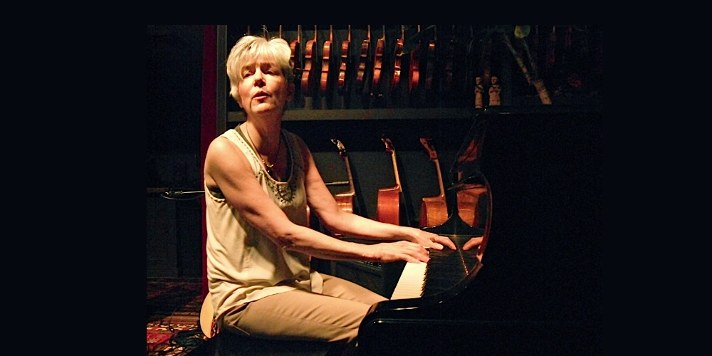 Lydia Adams Davis – Singer Songwriter Entertainer